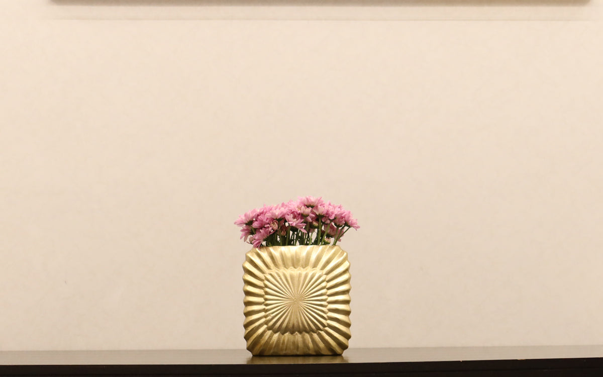 Elegant Gold Vase with Embossed Design – Classic Touch Decor